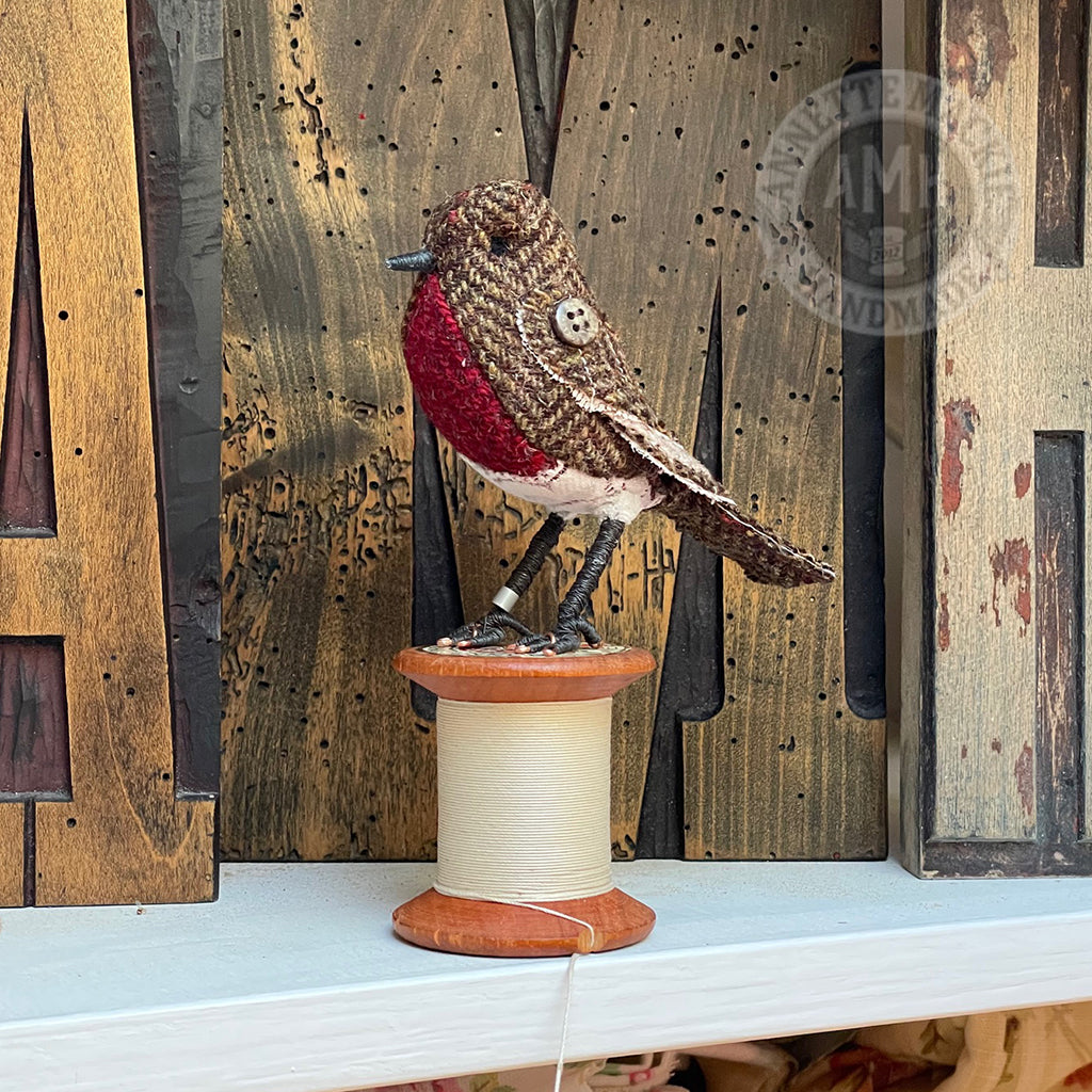 Mini robin on vintage reel – Annette Mackie Handmade